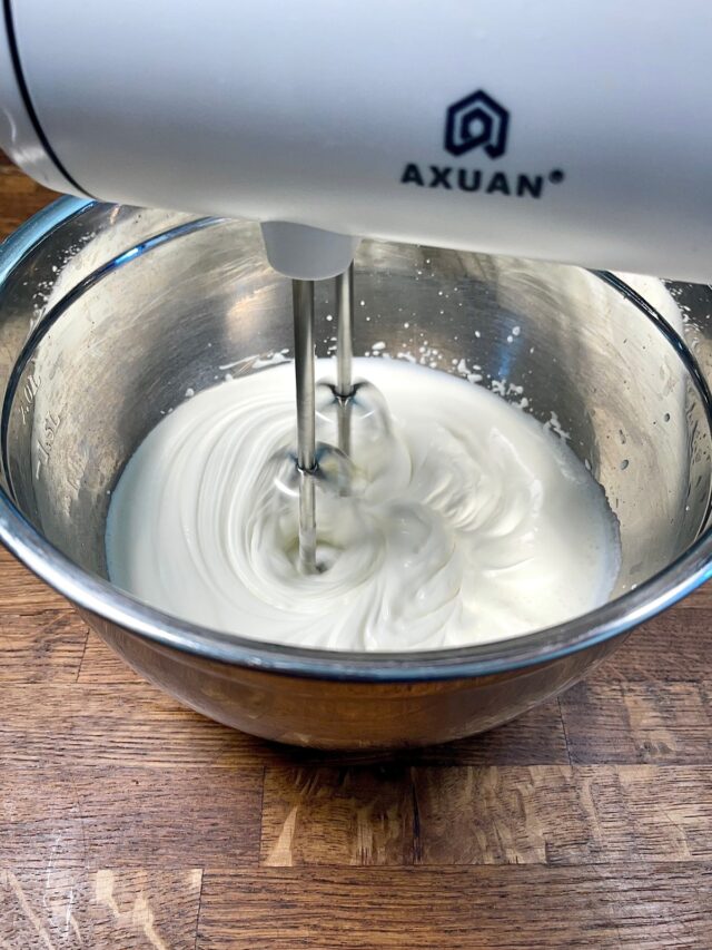 Fluffy Keto Whipped Cream Recipe 🧇 - I'd Rather Be A Chef