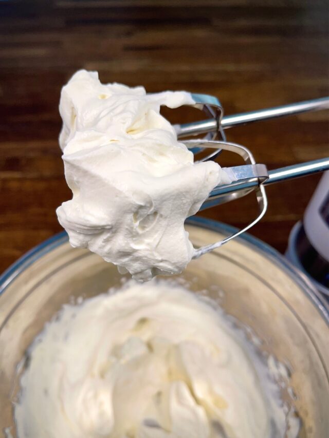 Fluffy Keto Whipped Cream Recipe 🧇 - I'd Rather Be A Chef