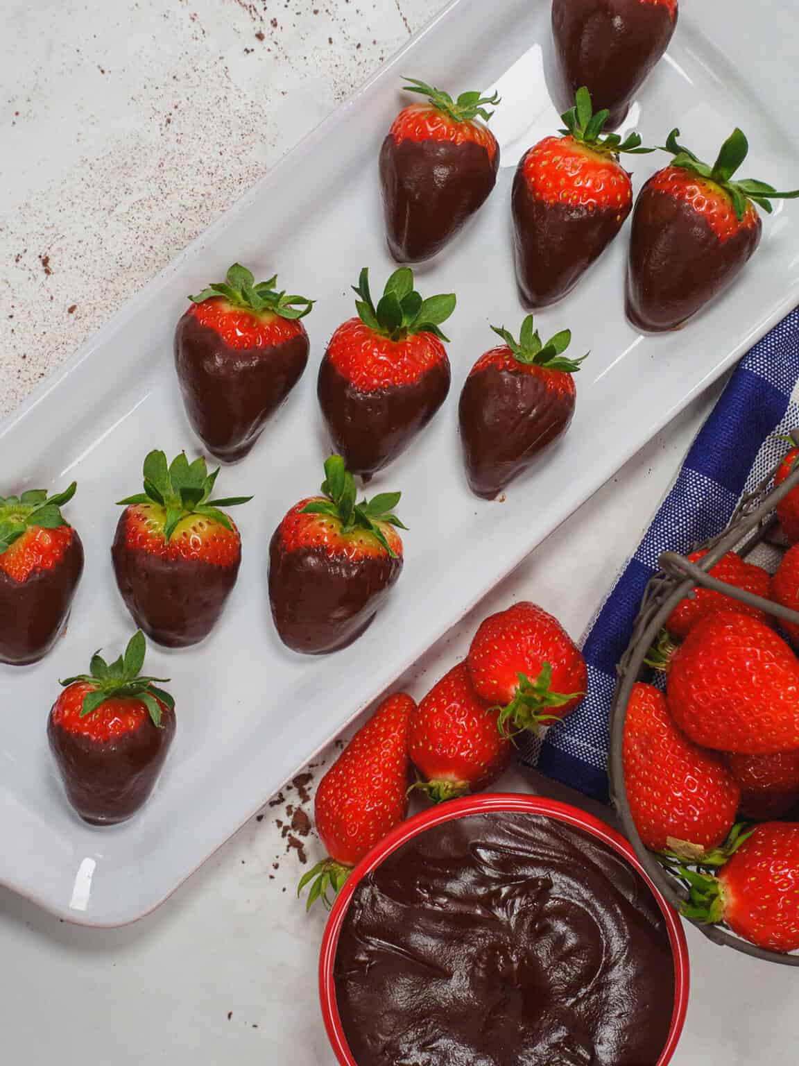 3-Ingredient Chocolate Covered Strawberries 🍓 - I'd Rather Be A Chef