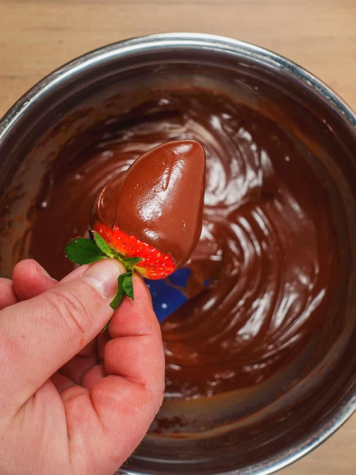 3-Ingredient Chocolate Covered Strawberries 🍓 - I'd Rather Be A Chef