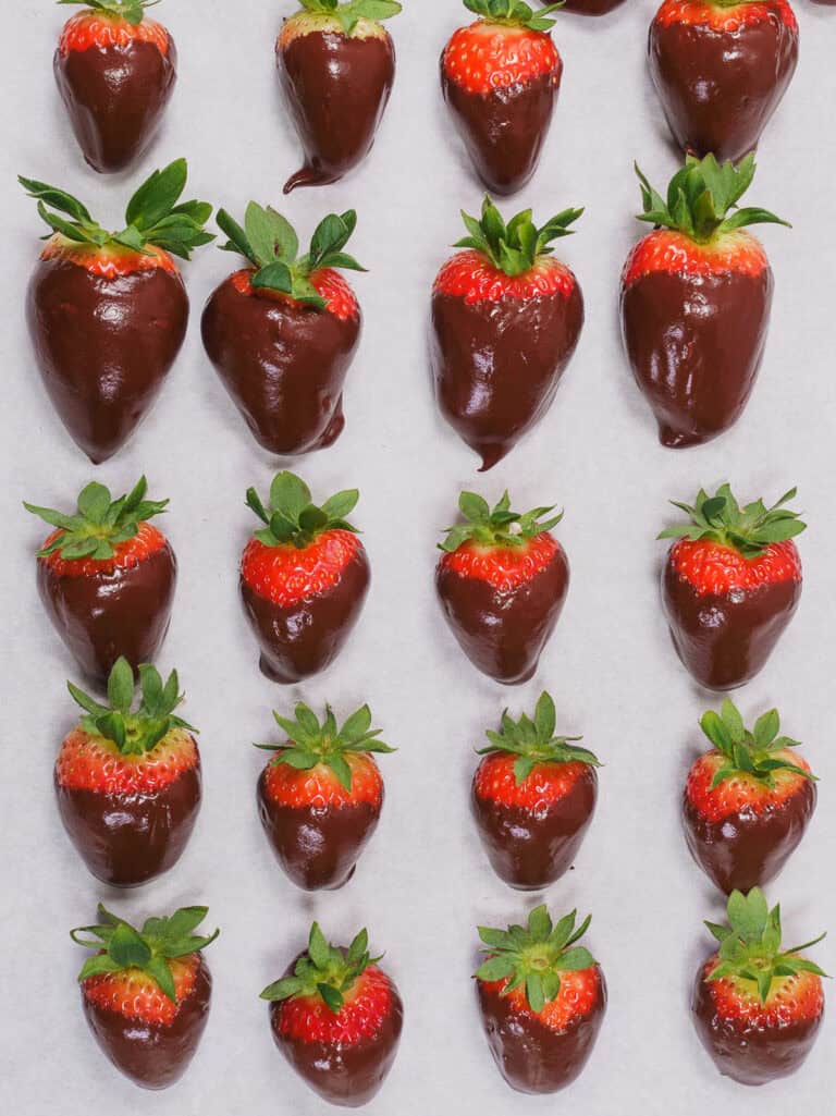 3-Ingredient Chocolate Covered Strawberries 🍓 - I'd Rather Be A Chef