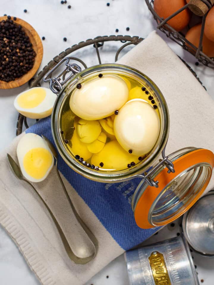 Pickled Eggs Recipe 🥚 - I'd Rather Be A Chef