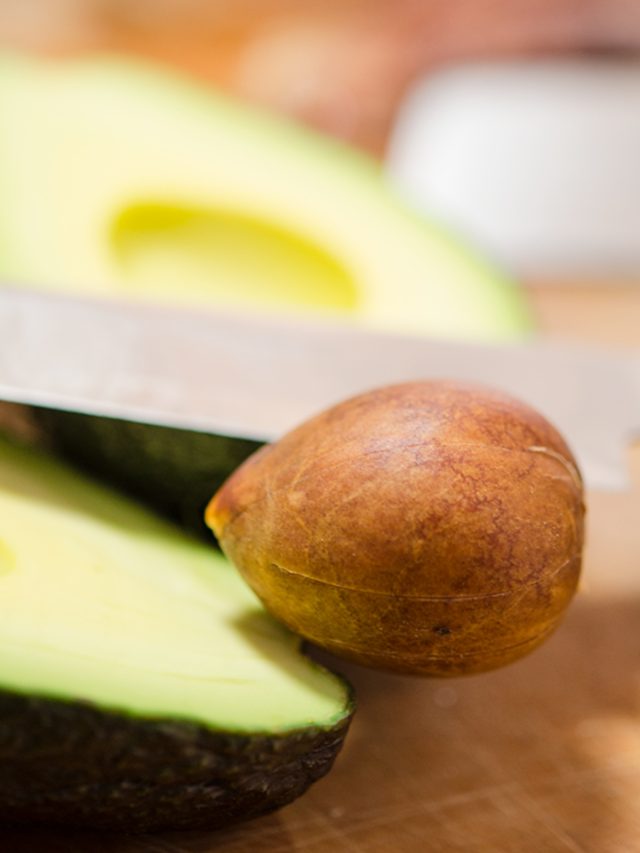 How to Peel An Avocado - I'd Rather Be A Chef
