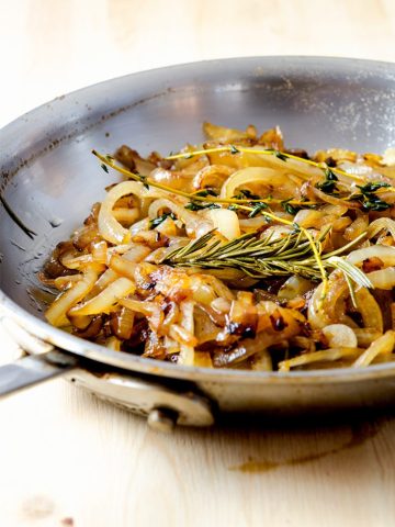 How to Sauté Onions (Quick & Easy)🧅 - I'd Rather Be A Chef