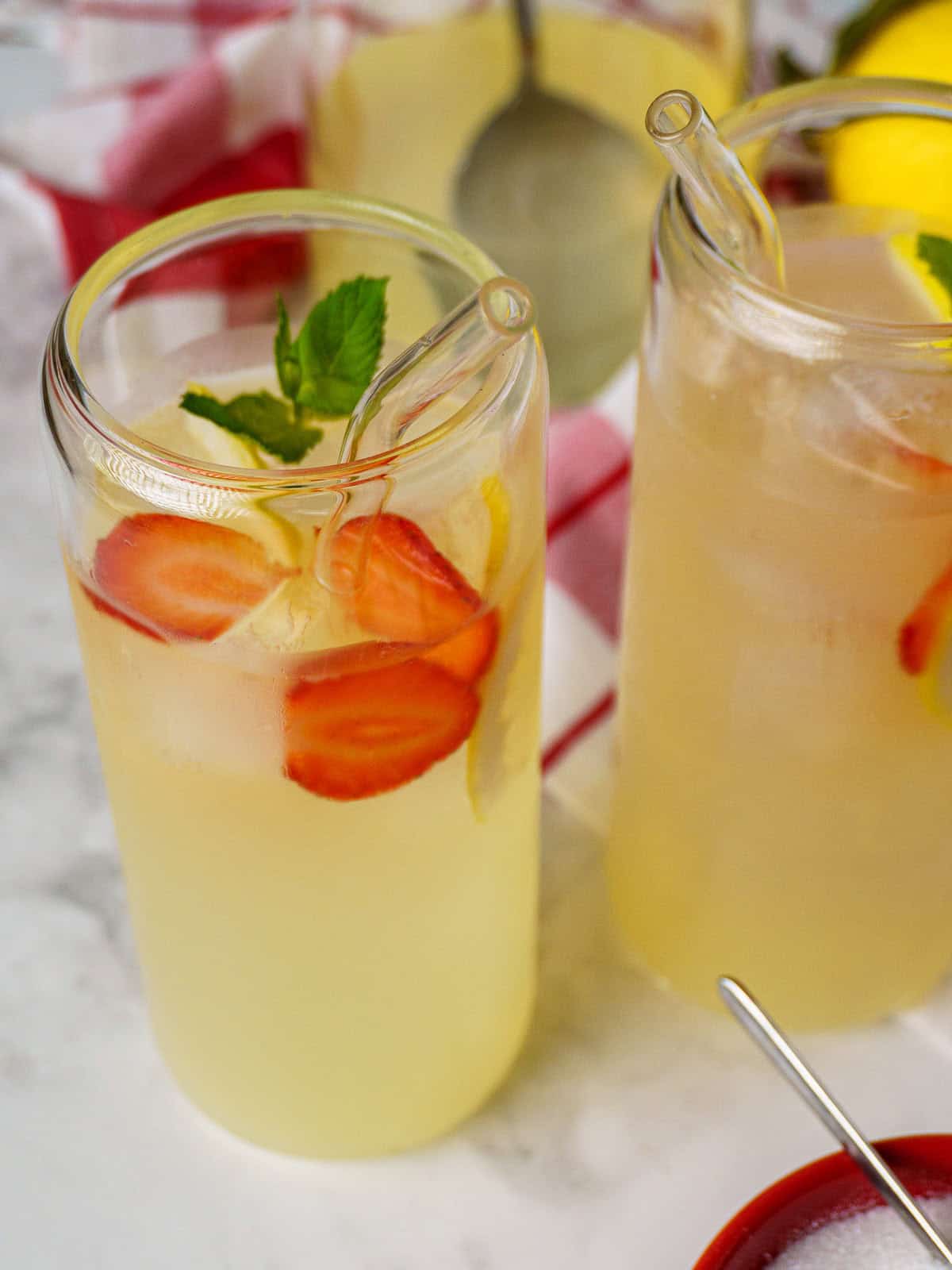 Homemade Sugar-free Lemonade Recipe 🍋 - I'd Rather Be A Chef