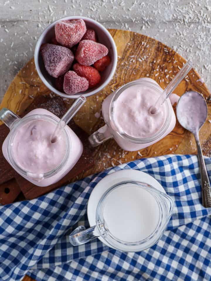 Strawberry Coconut Smoothie Recipe 🍓🥥 - I'd Rather Be A Chef