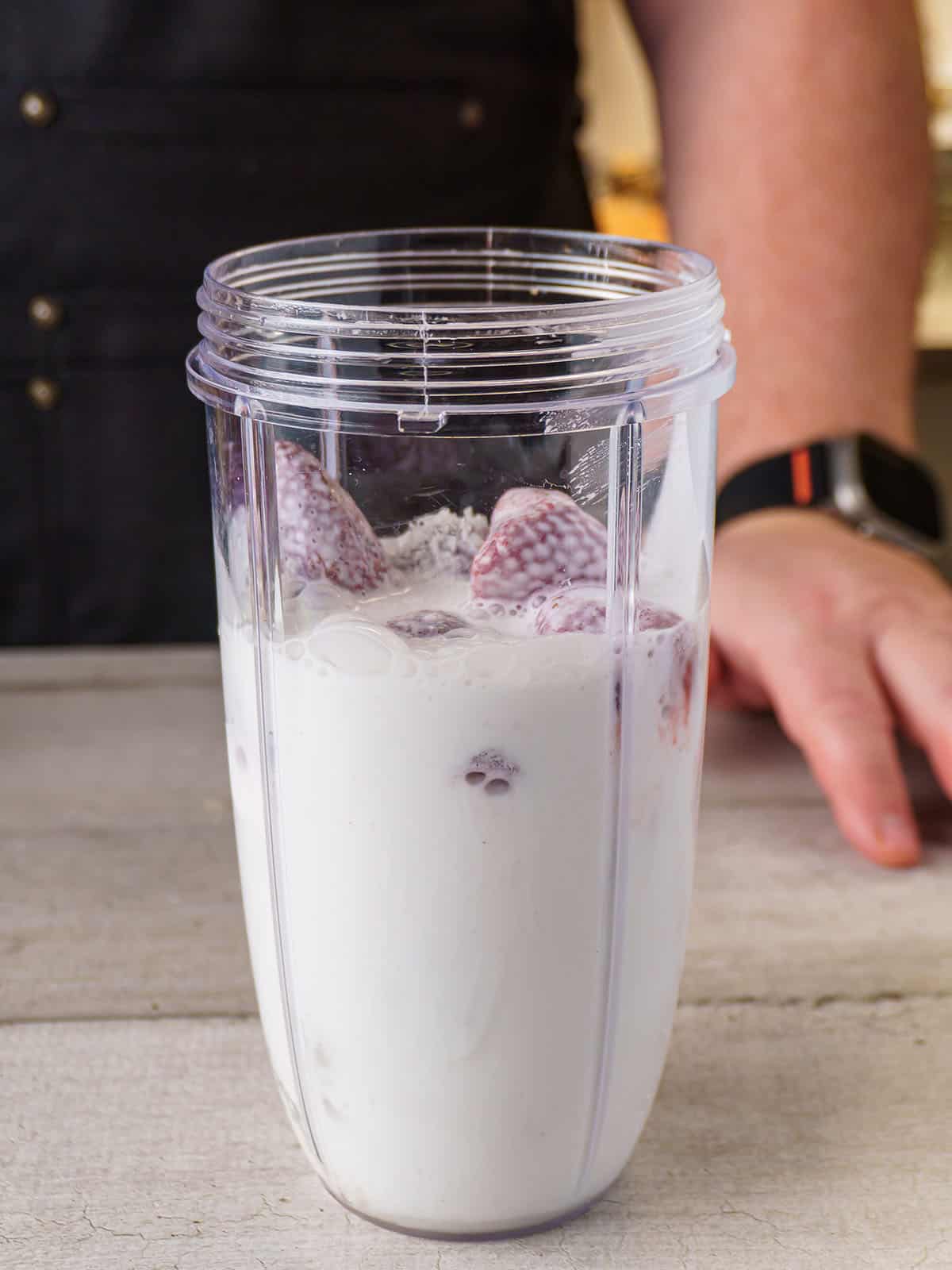 Strawberry Coconut Smoothie Recipe 🍓🥥 - I'd Rather Be A Chef