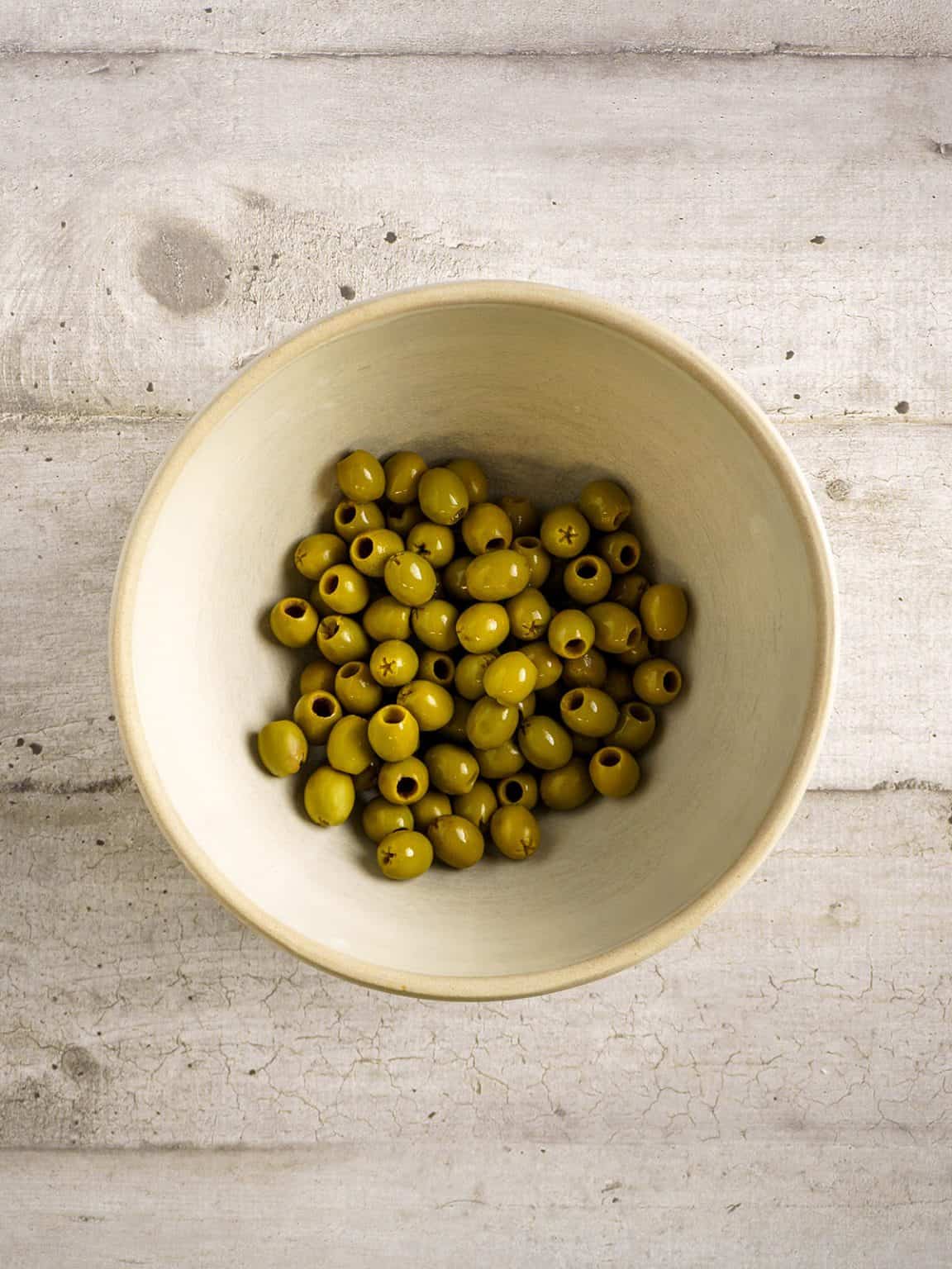 Herbs de Provence Marinated Olives Recipe 🫒 - I'd Rather Be A Chef